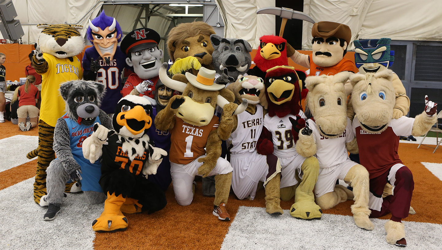 College Spirit Camps | Universal Cheerleaders Association